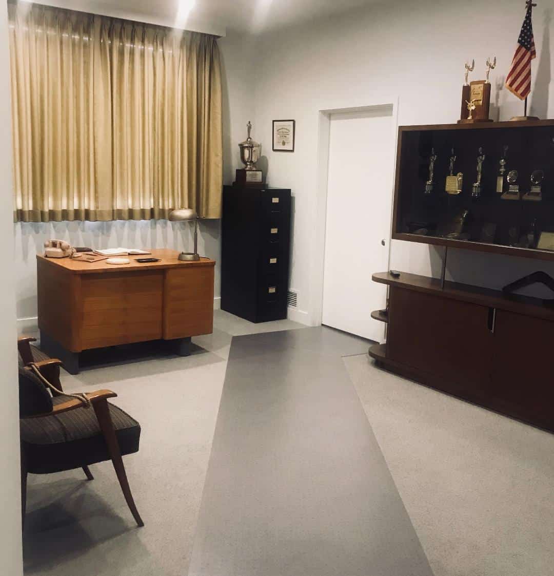 Walt Disney Office Tour + Studios Lot Scavenger Hunt - Lola Lambchops