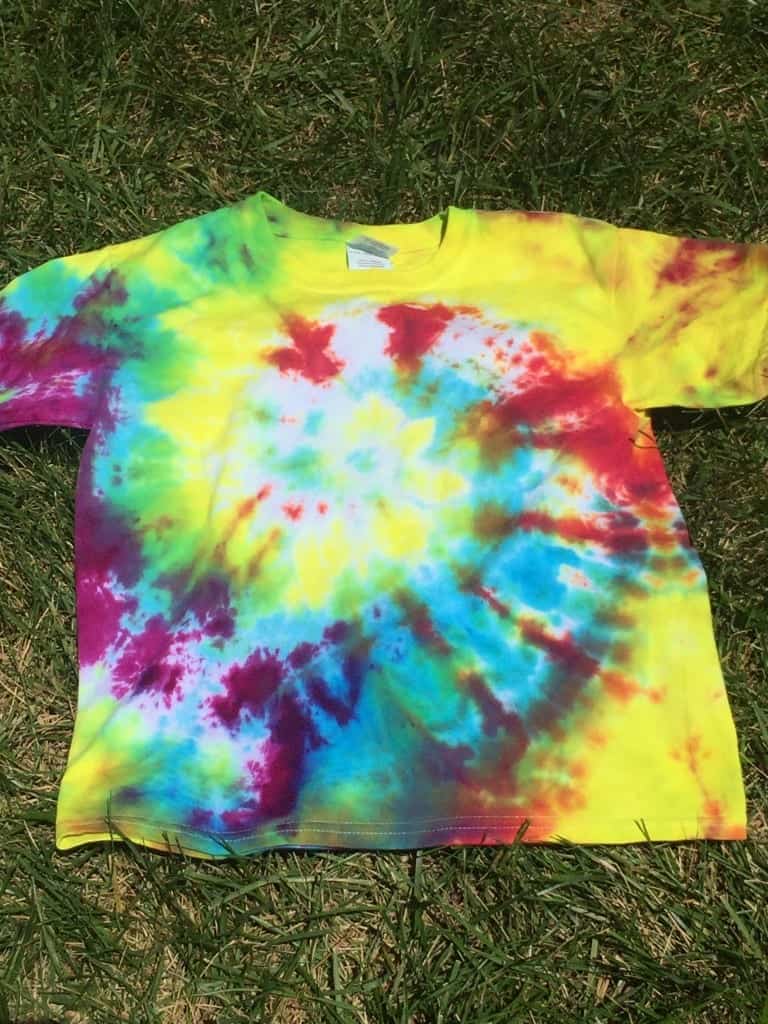 The Easiest Tie Dye Patterns For Kids How To Tie Dye Shirts Lola