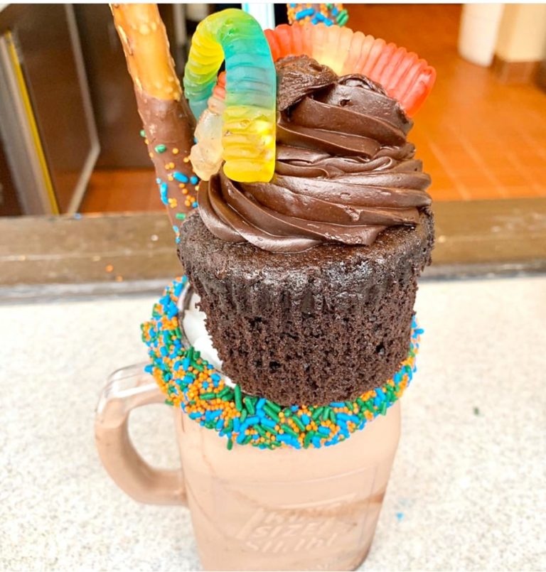 The Best Snacks and Foods at Hersheypark You Have to Try - Lola Lambchops