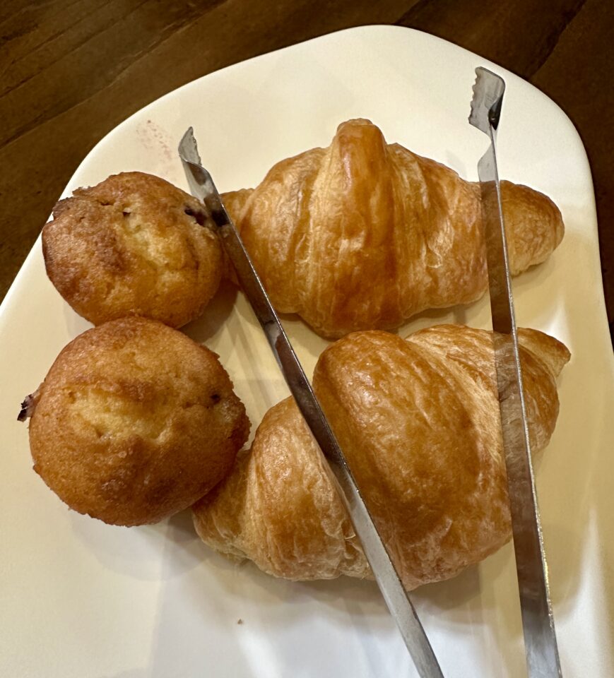 Grinch Character Breakfast Review at Universal: Is it Worth It? - Lola ...