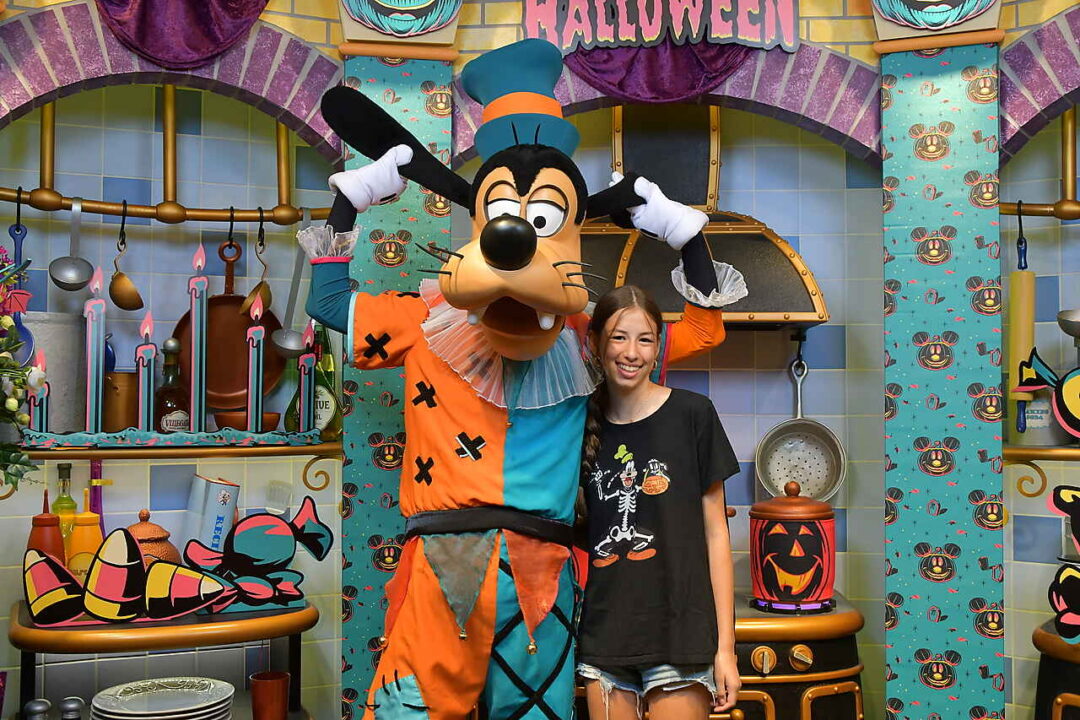 Goofy's Kitchen Halloween Breakfast Review Disneyland - Lola Lambchops